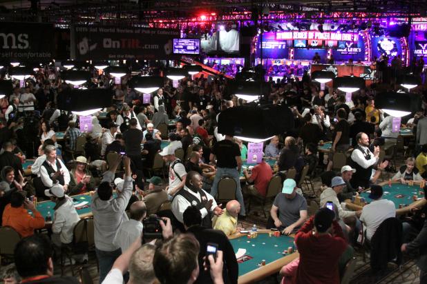 WSOP WE'RE IN THE MONEY! WSOP MAIN EVENT DOWN TO 693 SURVIVORS | WSOP.com